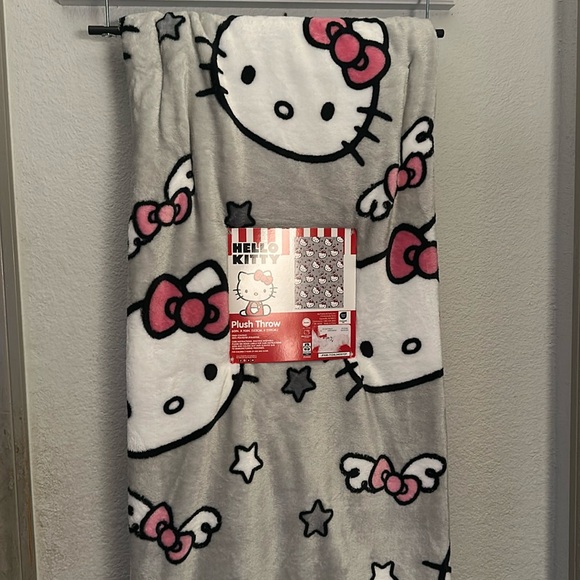 Hello Kitty | Bedding | Hello Kitty Bows And Stars Grey Plush Throw ...